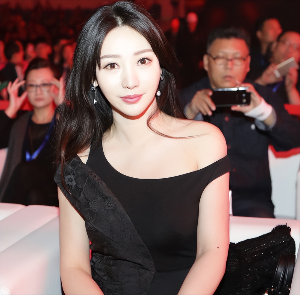 Liu Yan with a proud figure, why is no one chasing after 40 years old ...