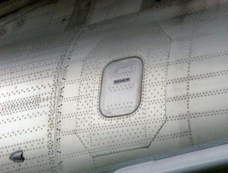 Su 57 screws are too rough!Why does the aircraft not use smooth welding ...