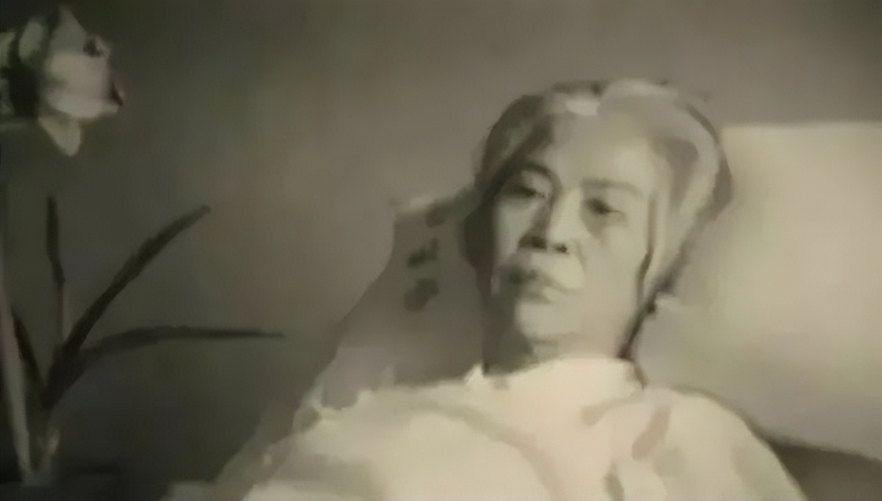 He Zizhen passed away, how to deal with her funeral caused controversy; Mr. Deng made a decision ...