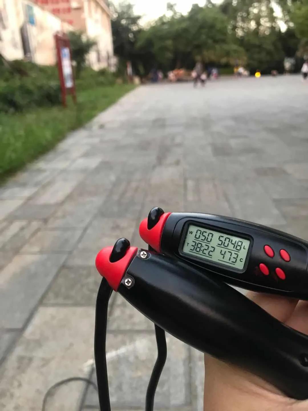 A "bar spirit" who is strong in his life, skipping rope every second ...