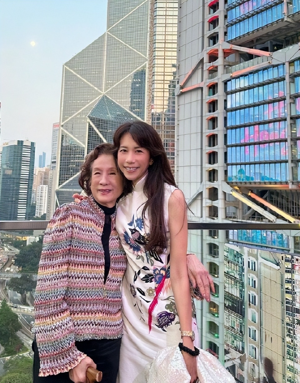 Mo Wenwei's mother is familiar with her! Leslie Cheung called her the ...