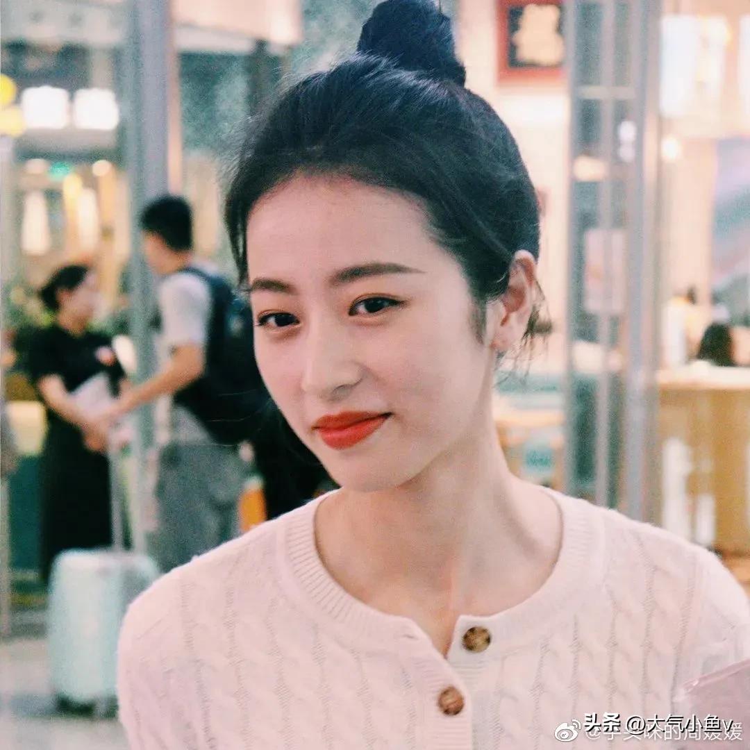 Give everyone Amway, the goddess of online drama Zhou Yutong - iNEWS