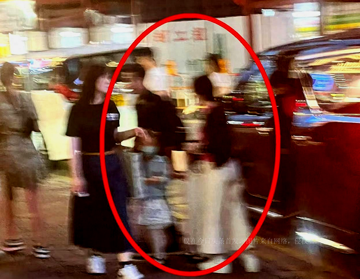 Aaron Kwok and Fang Yuan went out with their two daughters. The couple ...