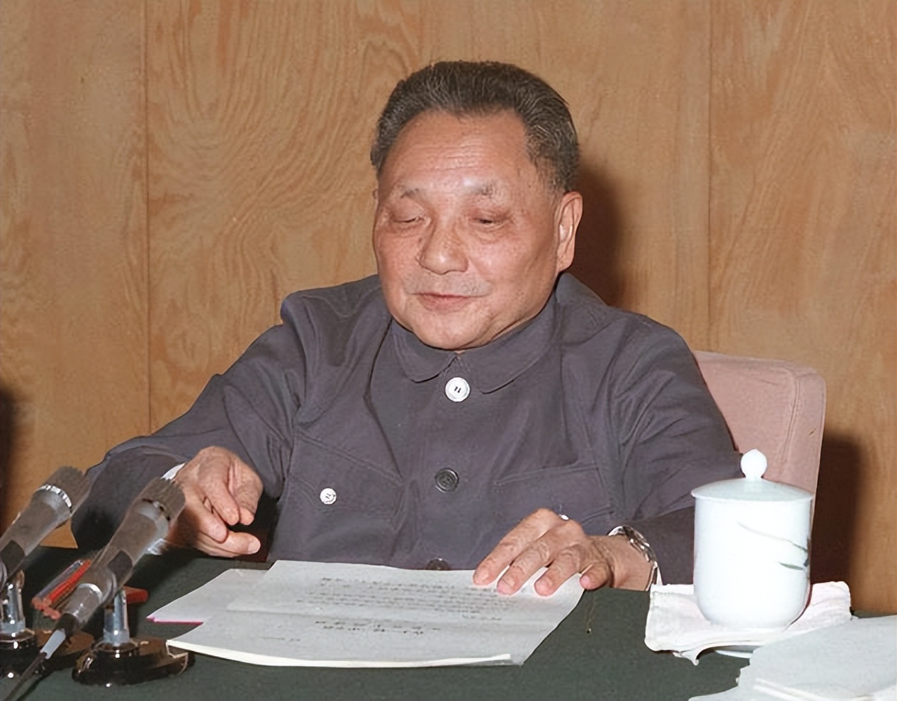 In 1977, Deng Xiaoping came back and took the initiative to meet with Chen Xilian. Chen: I am ...