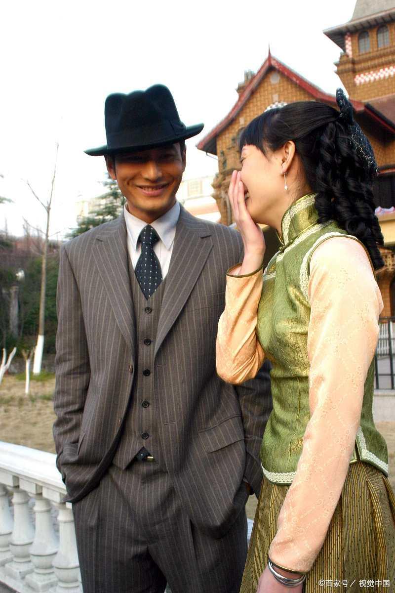 Huang Xiaoming appeared at the airport and turned into a refreshing ...