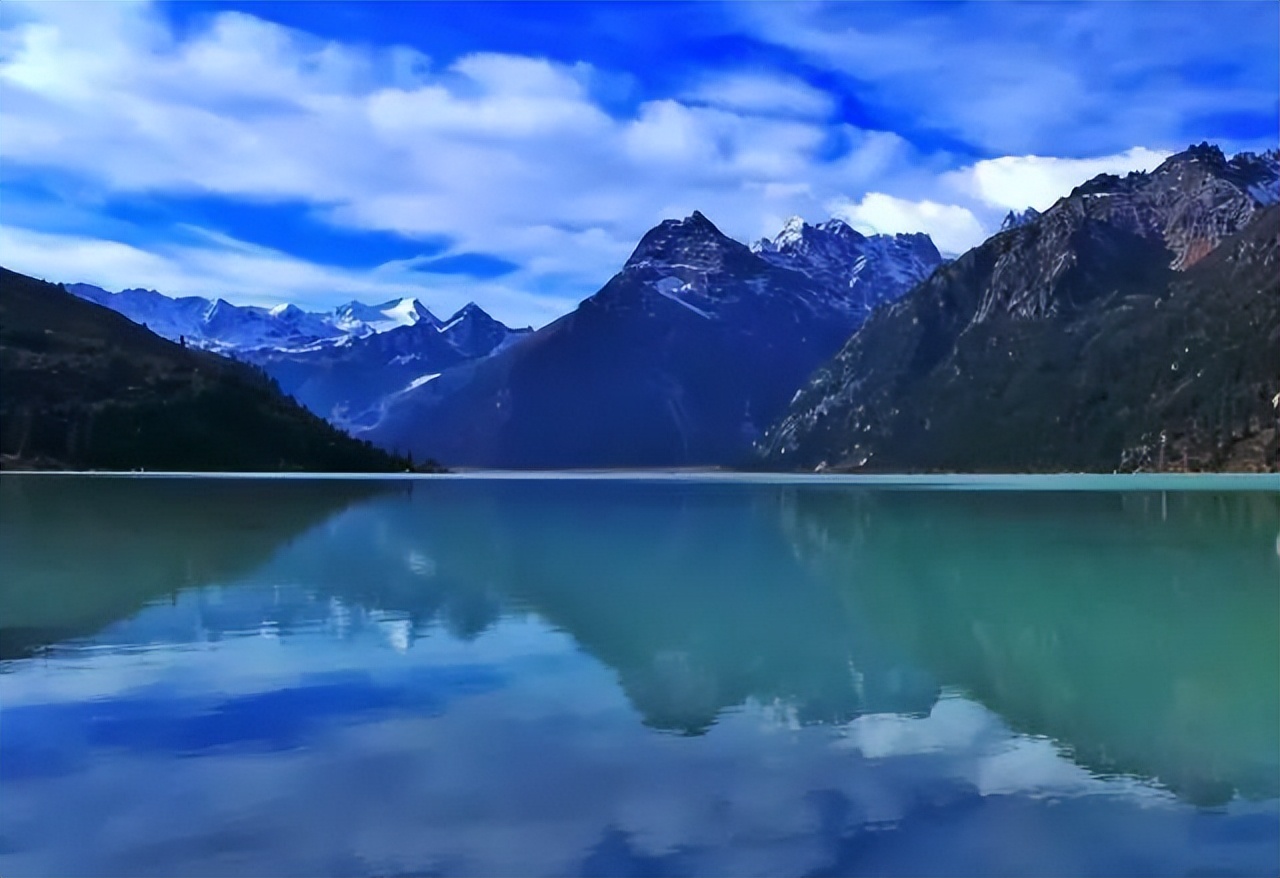 Across the river from Tibet, once almost isolated from the world, the development of Baiyu today ...