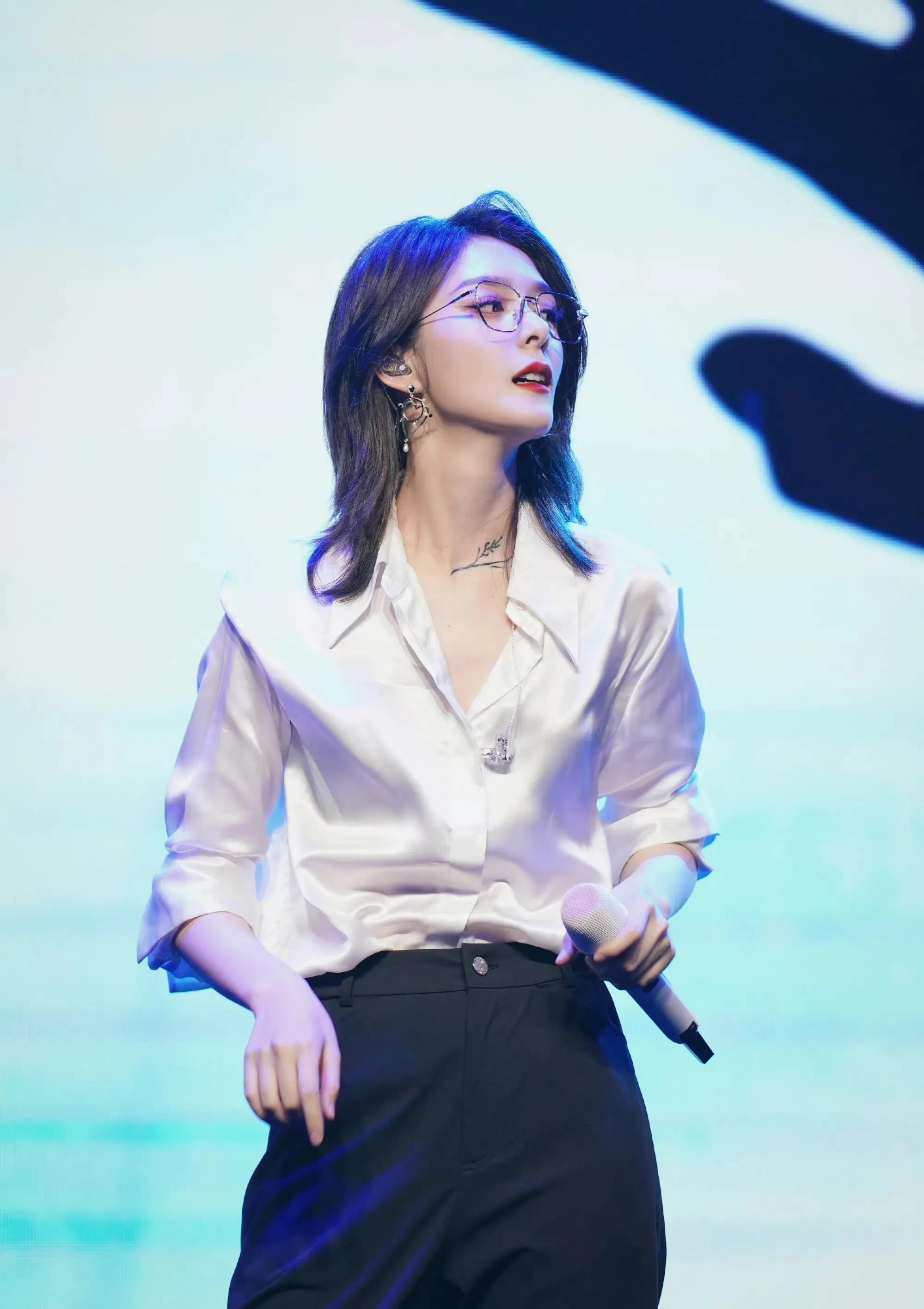 Fu Jing: Don't cover up the scars for me!Mr. Fu's beautiful pictures ...