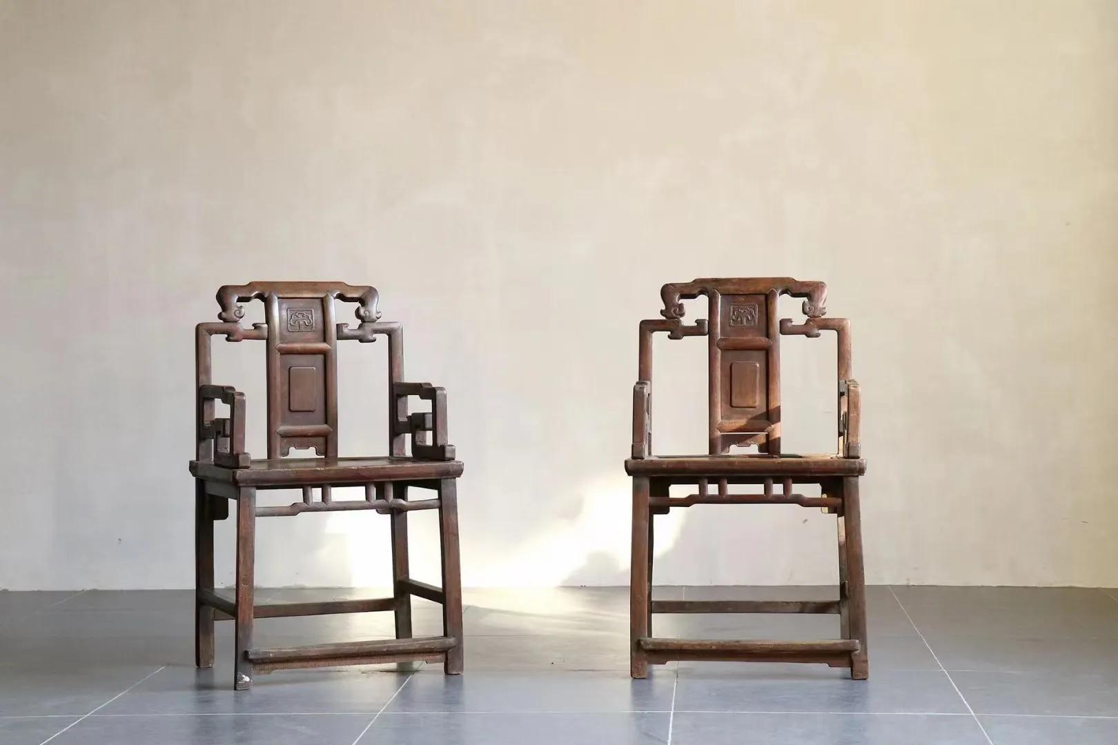 A pair of Taishi chairs, a rose chair, a big four chair - iNEWS