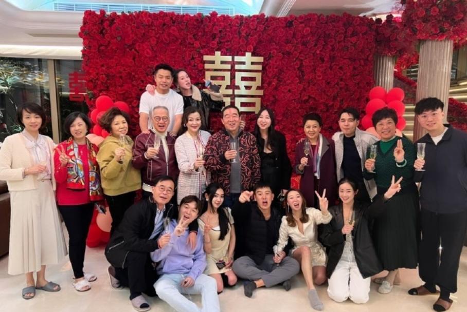 Anqi Liang and He Youheng spent the New Year together, and their faces ...