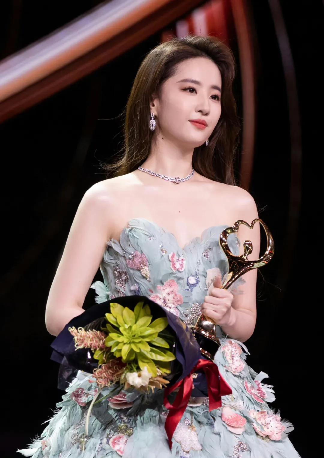 Those stars in the entertainment industry with big "moles" in their ...