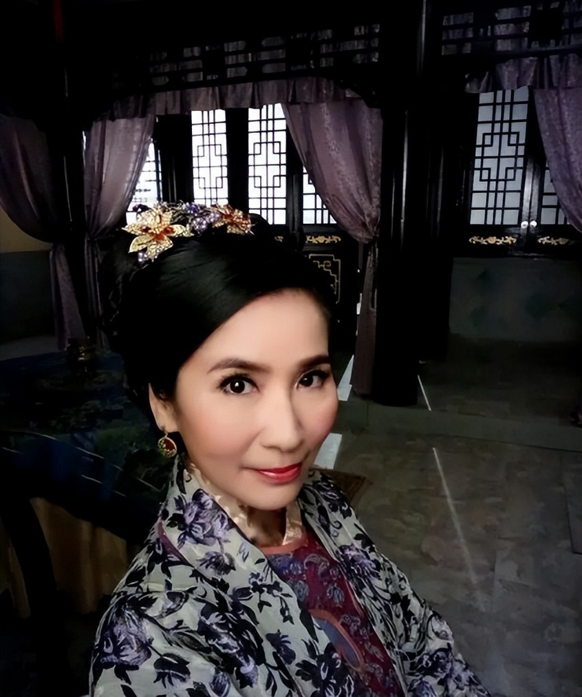 TVB Luye Wang District Ai Ling sang online, the audience was not discouraged, and she was still ...