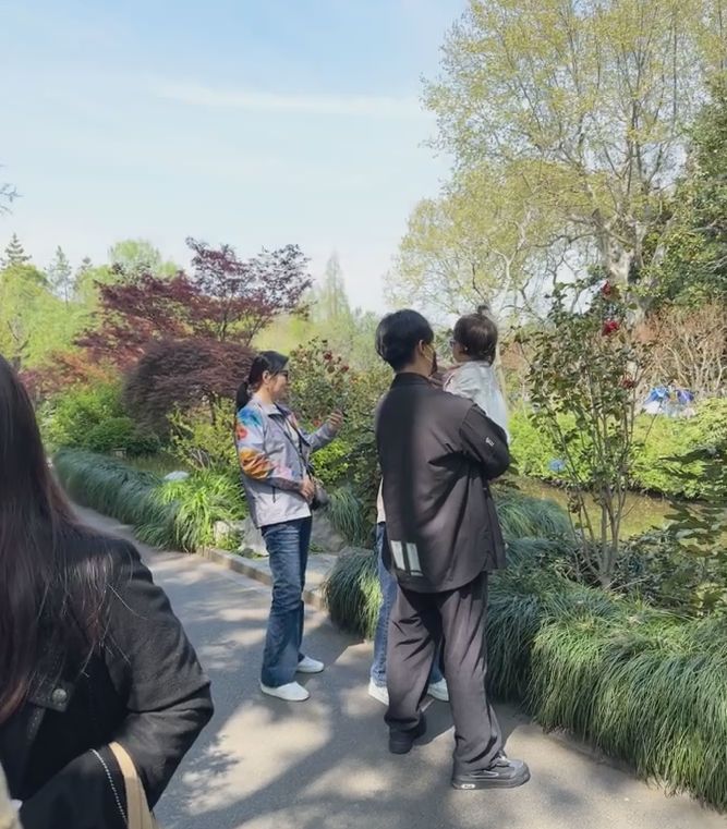 Lin Feng was met by chance when he took his baby out, the father and ...