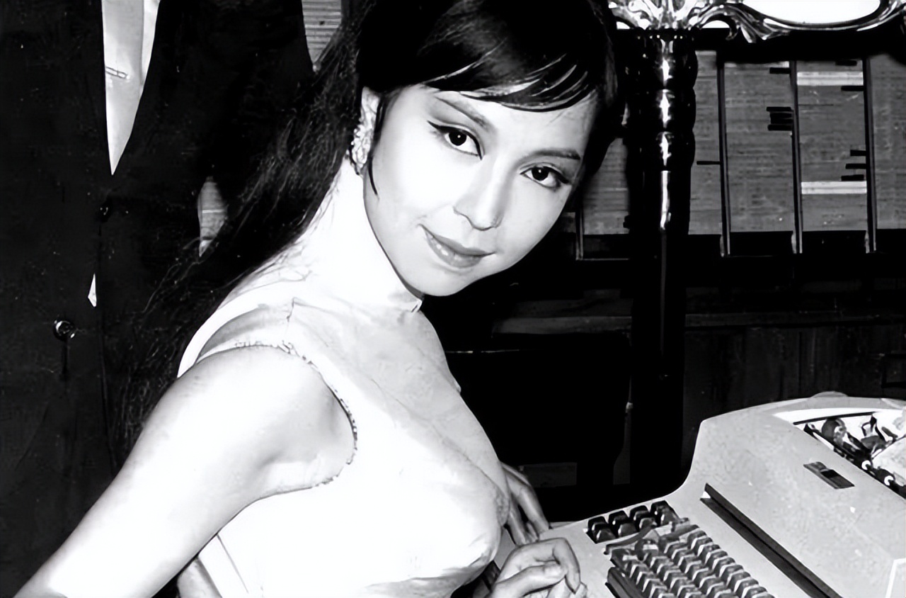 This person is Asia's No. 1 porn star, who appeared naked, used to be a spy, and later became ...