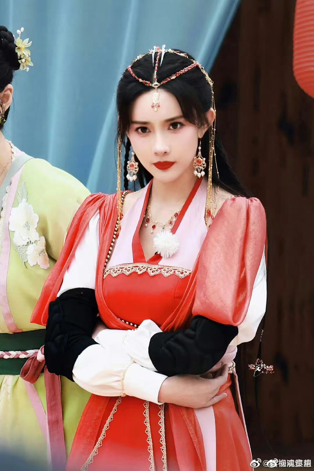 Zhang Yuqi and Wang Meng are teasing each other, Yang Chaoyue and ...