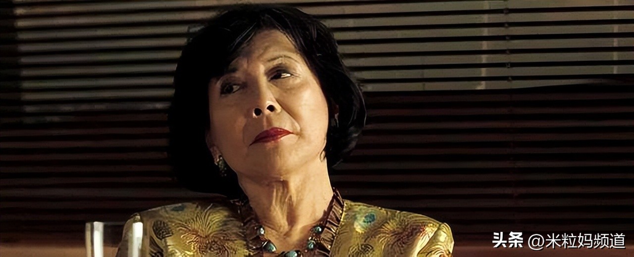 She is the first Chinese "Bond Girl", 30 years earlier than Michelle ...