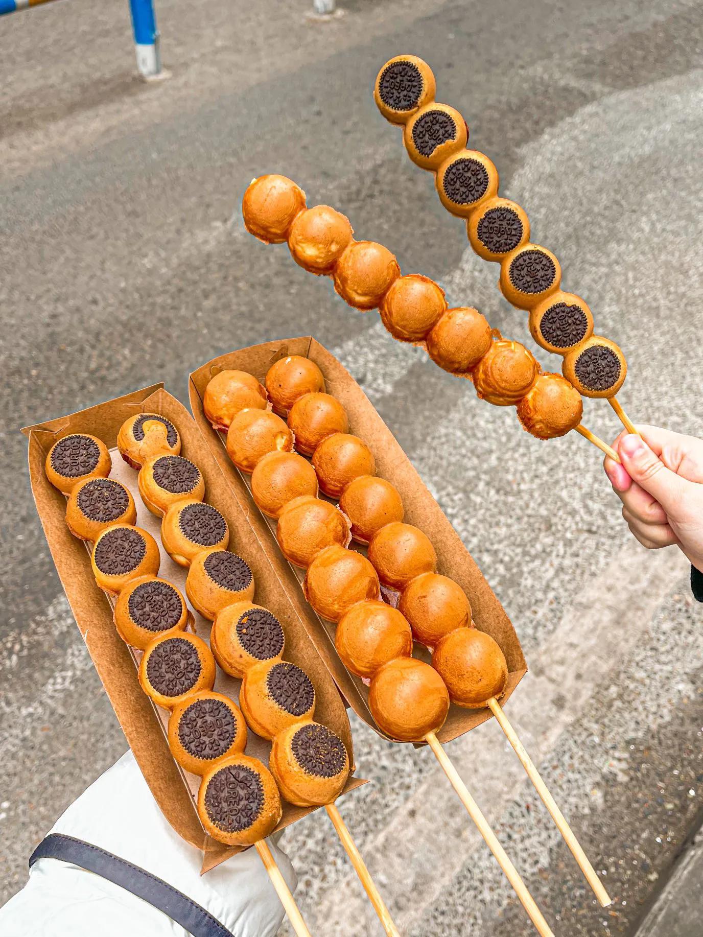 Chongqing street Oreo string egg waffle‼️One bite is only 9r - iNEWS
