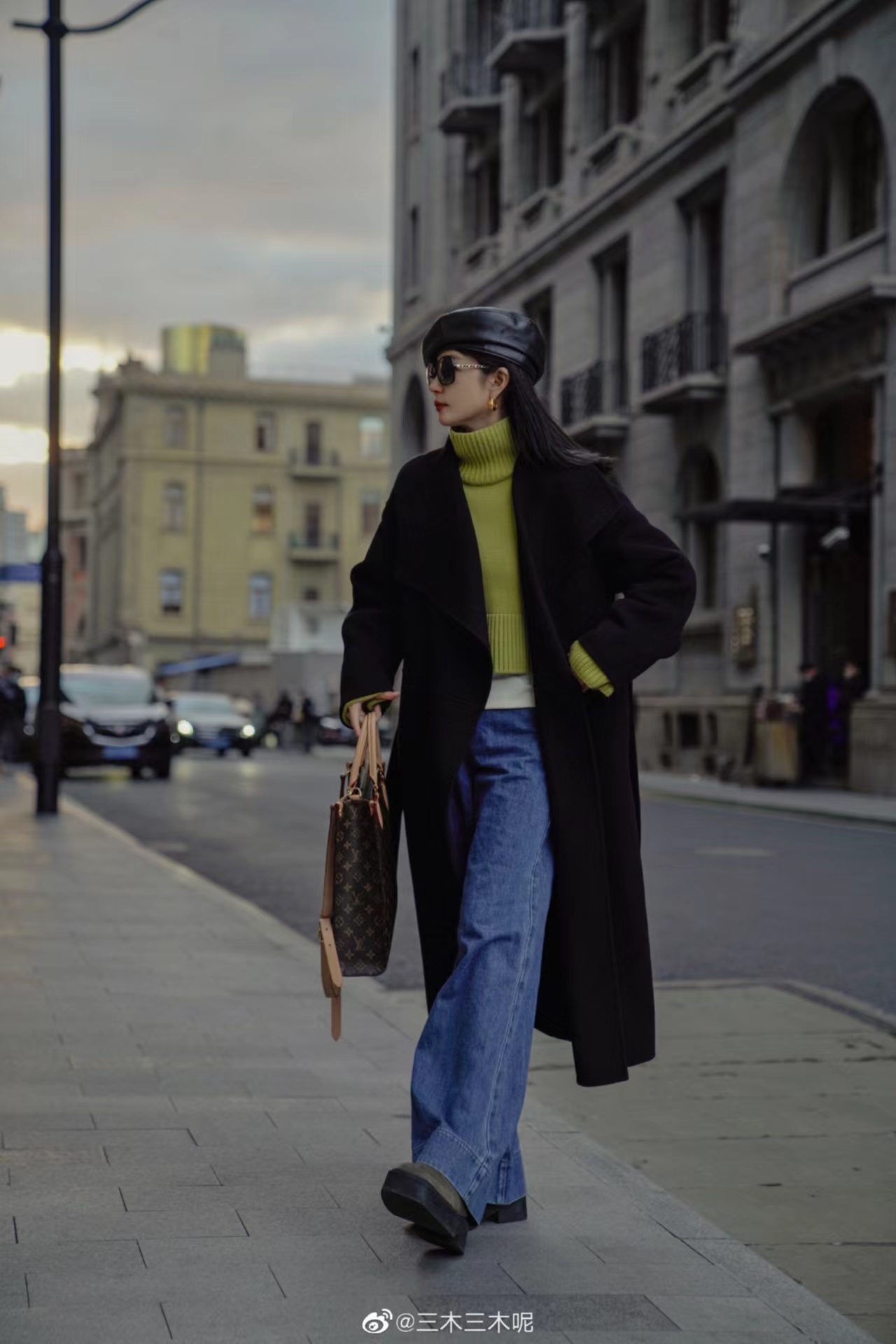 Follow Miki blogger to learn to wear, avocado sweater and black coat ...