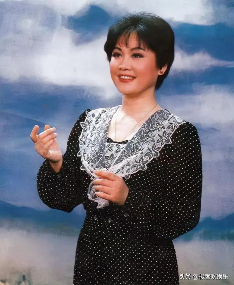 Li Guyi is a famous "National Treasure" singer in China, who has made ...