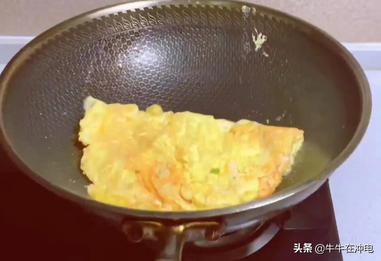 Shrimp Swollen Eggs that adults and children love to eat - iNEWS