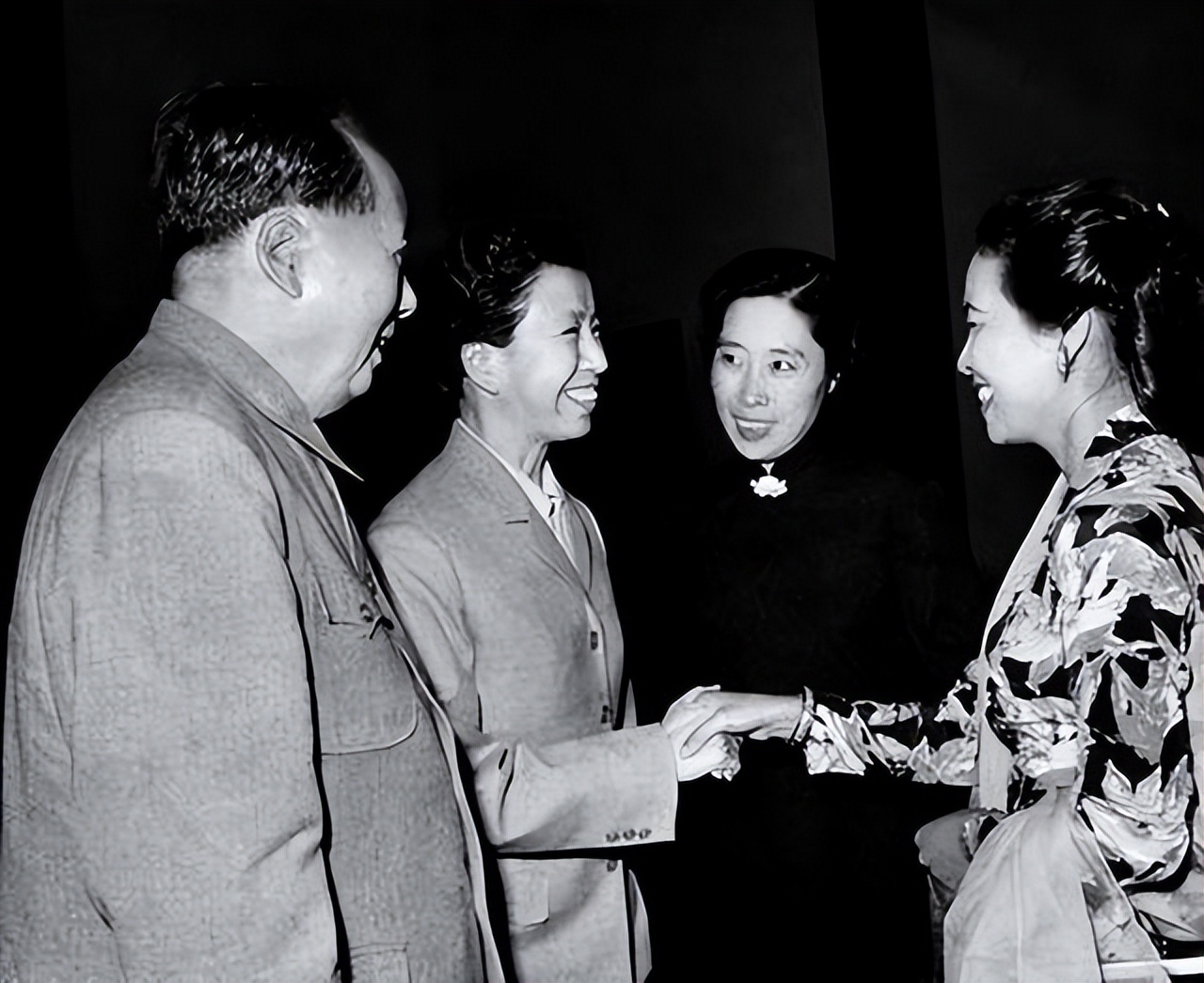 Before Mao Zedong was alive, he told Tang Wensheng and Wang Hairong ...
