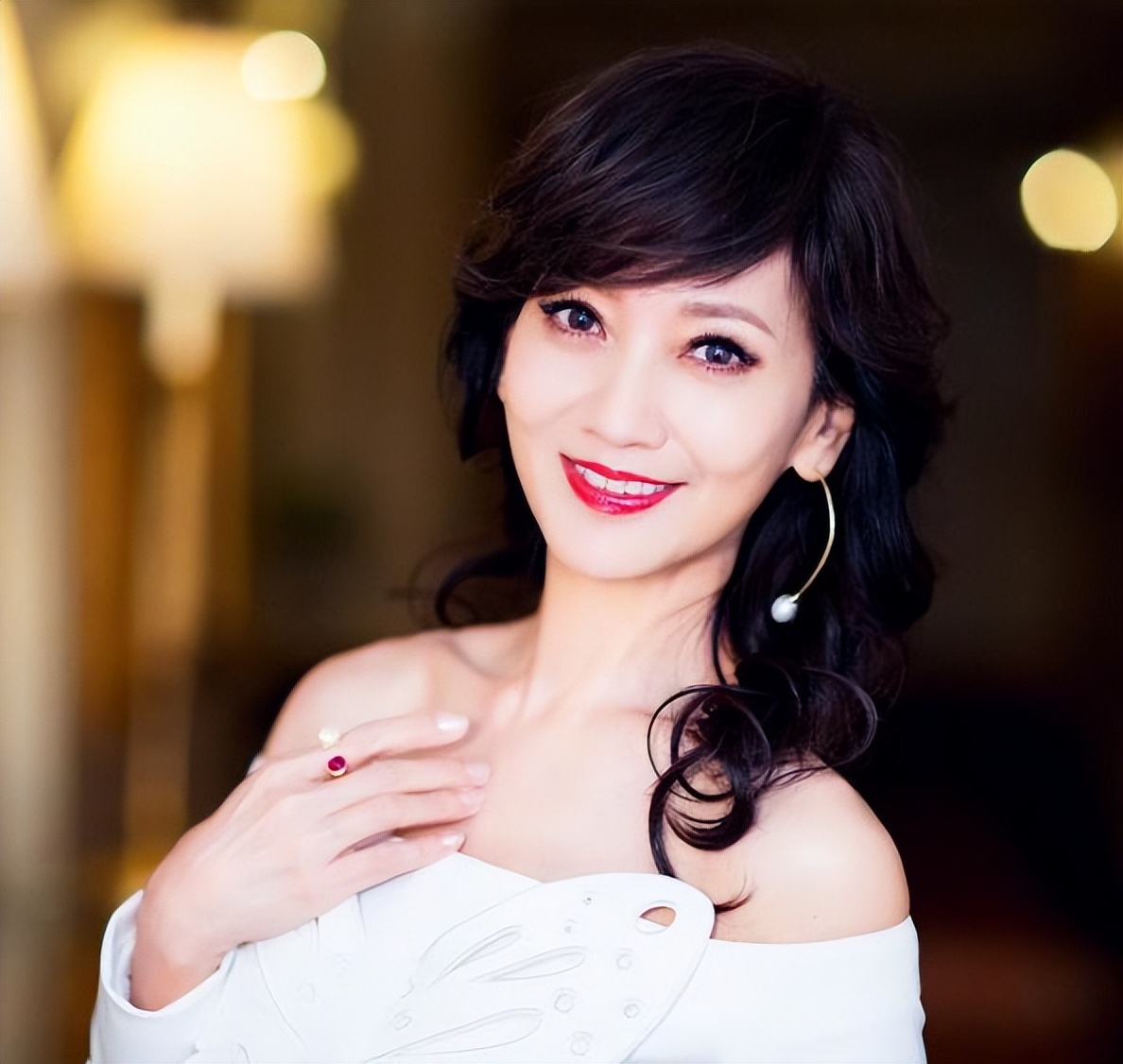 Ye Tong and Zhao Yazhi, a gray-haired man who is not afraid of age, a ...