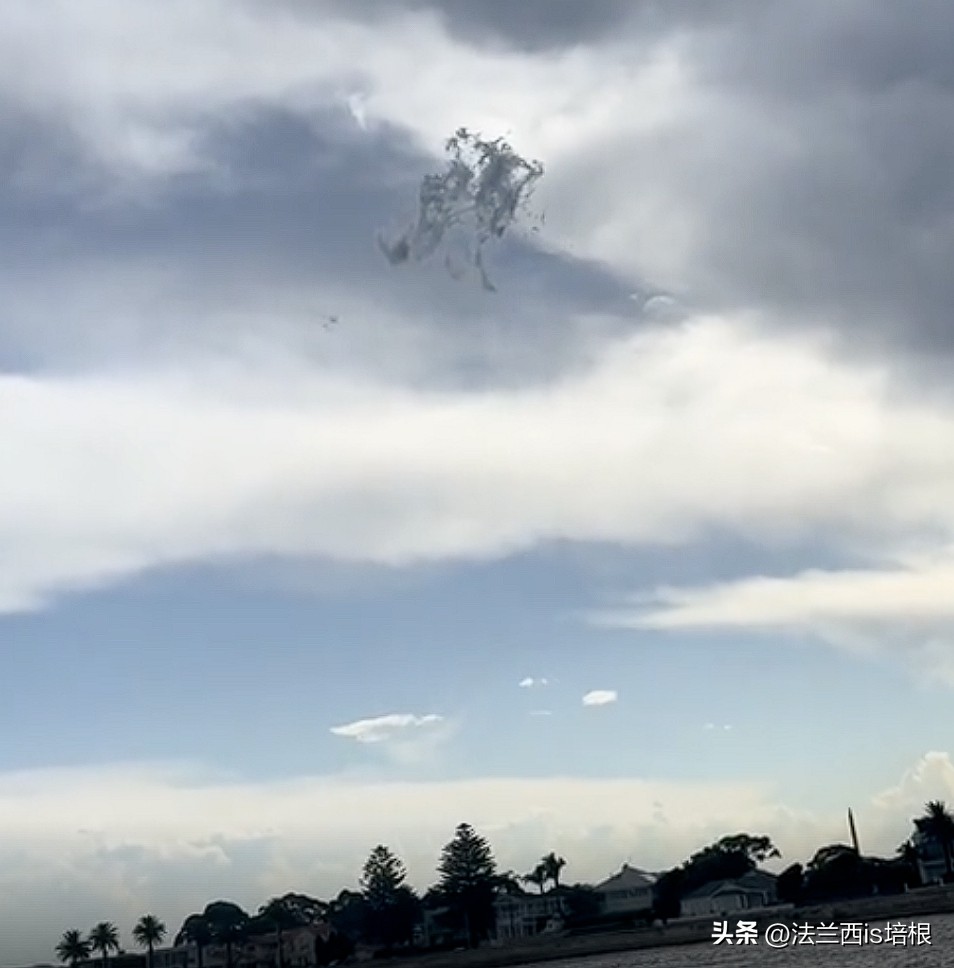 "Tsunami cloud" swept half of the sky, like a 100-meter-high wave, is ...