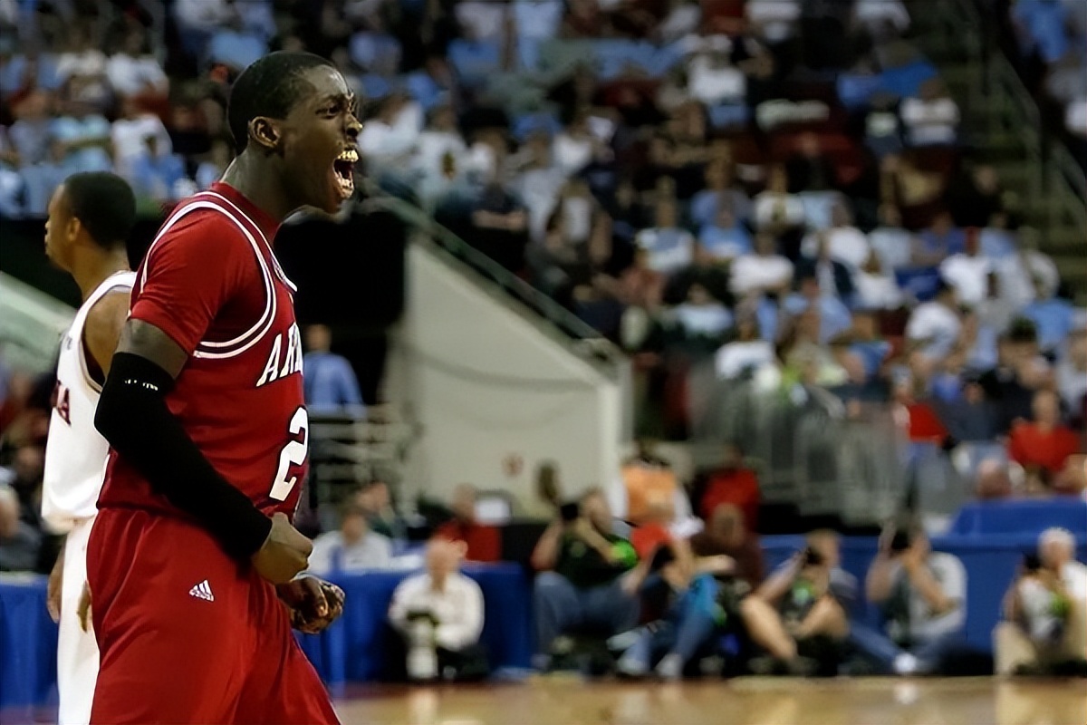 Talking about the career of Beverley, the new Lakers aid, he also ...