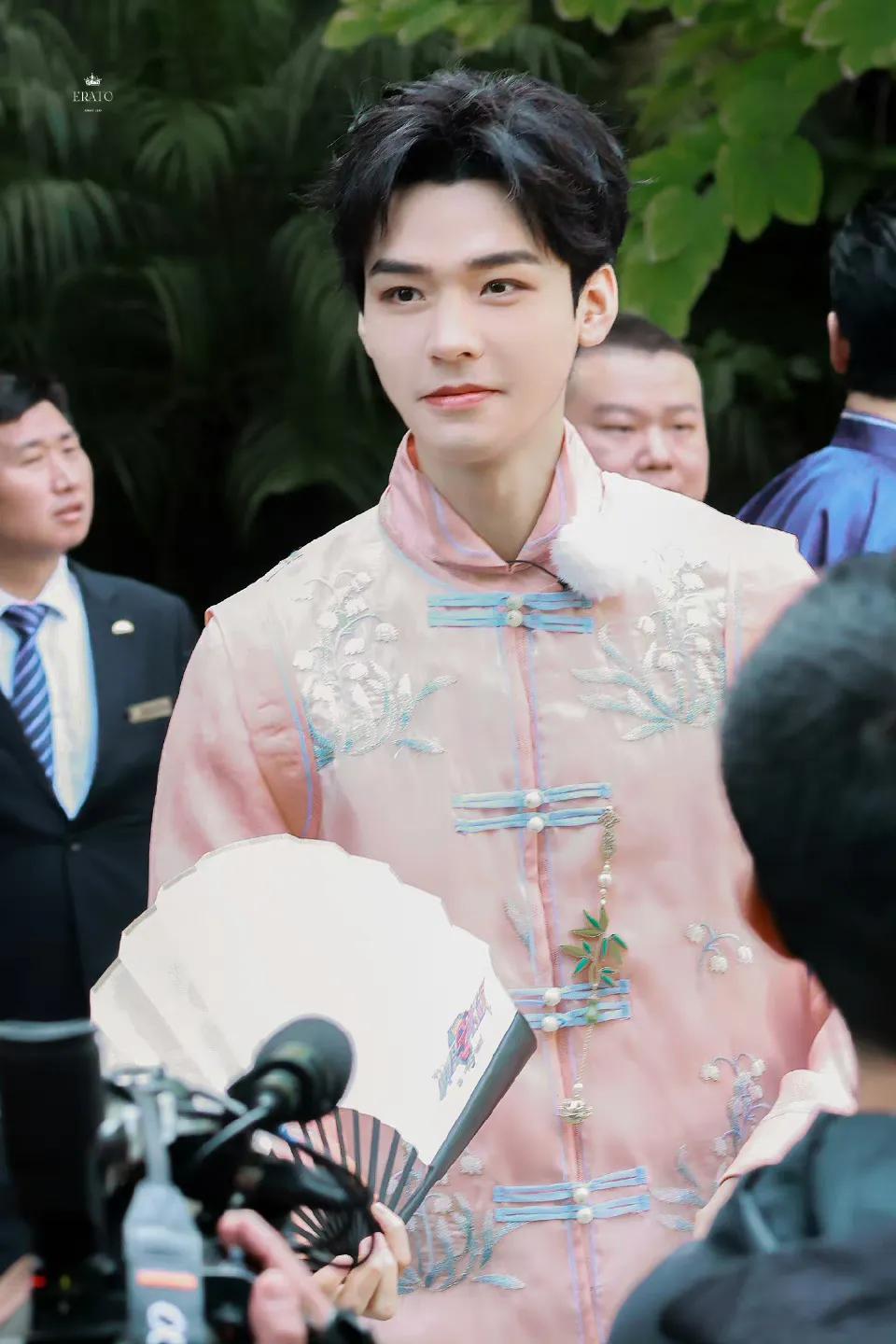 Star Reuters ‖Gong Jun pink gown look! - iMedia