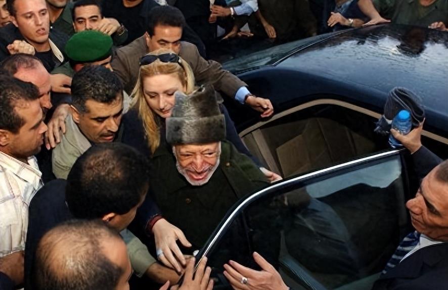 After Arafat's death, how is the life of his 36-year-younger wife? With 20 million in hand, she ...