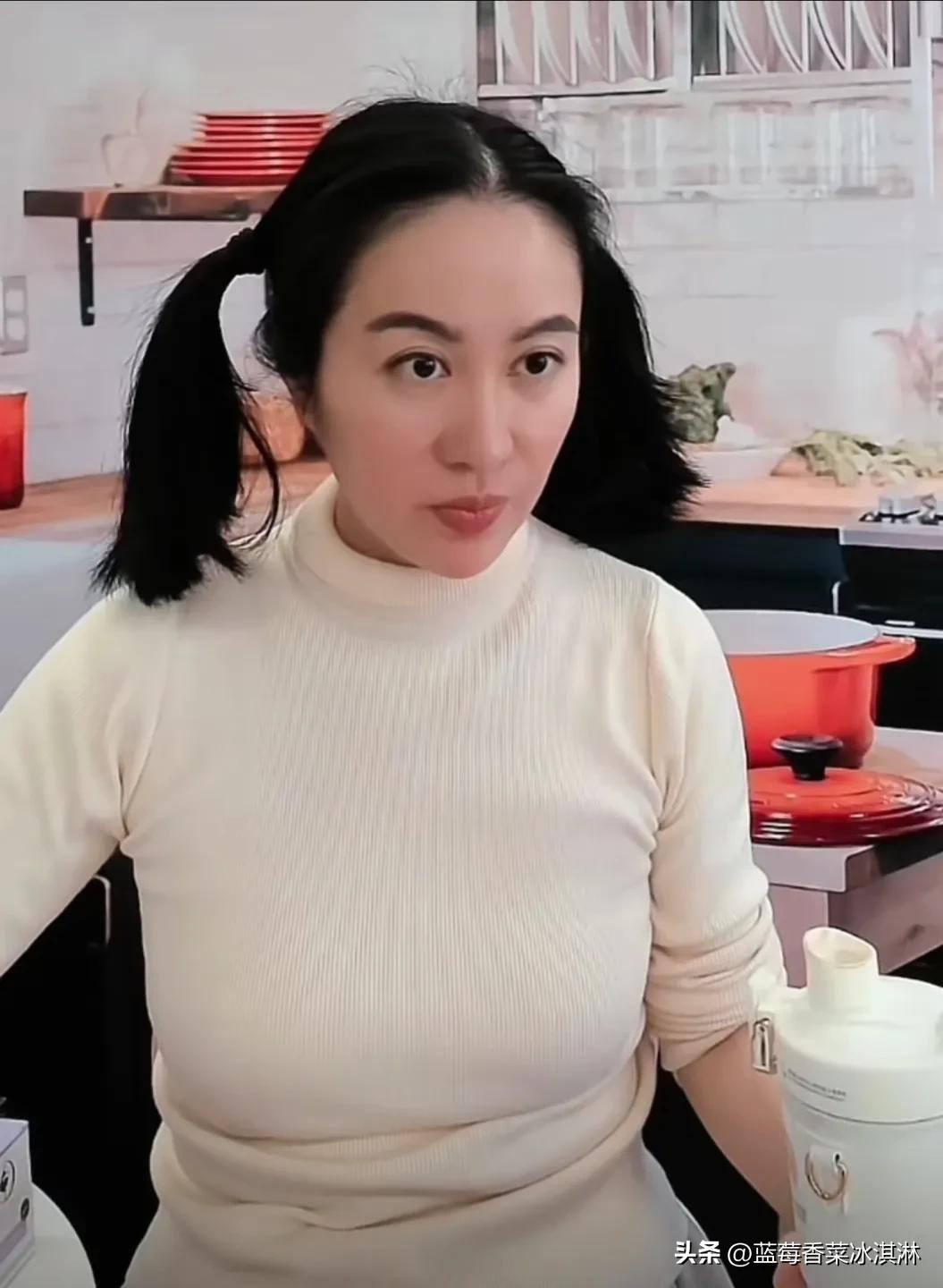 Michelle Ye live streamed the goods, her belly was completely fat, and ...