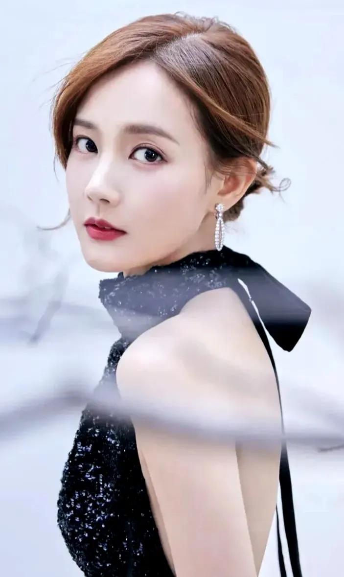 She plays a reporter in this play, smart, lively, self-willed and ...