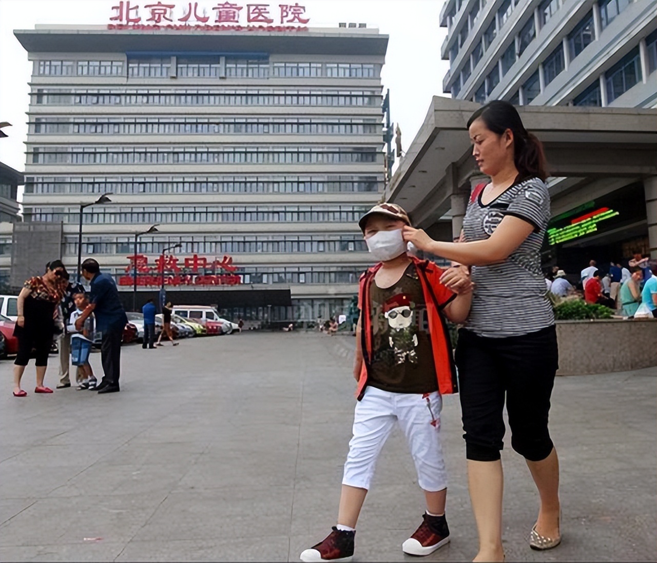 "New Year's picture doll" Deng Minghe, who attended the Spring Festival ...