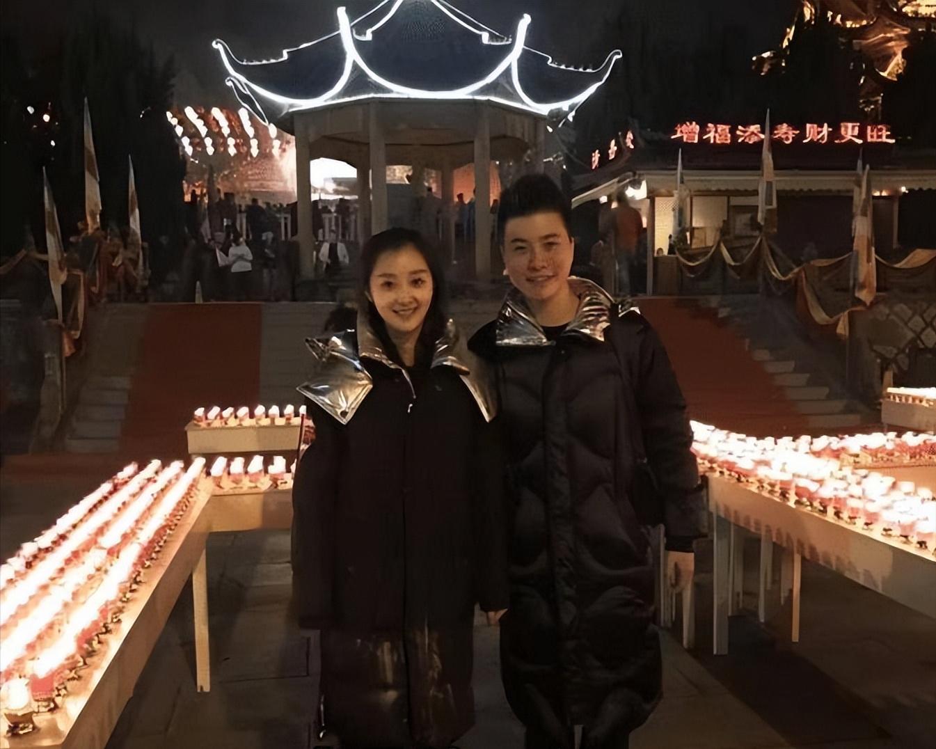Fu Disheng took his son and daughter-in-law to Austria! Ren Jing wears ...