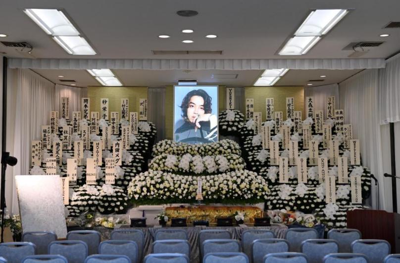 At the funeral of talented singer YOSHI, "Demon Boy" Lin Jiashu cried ...
