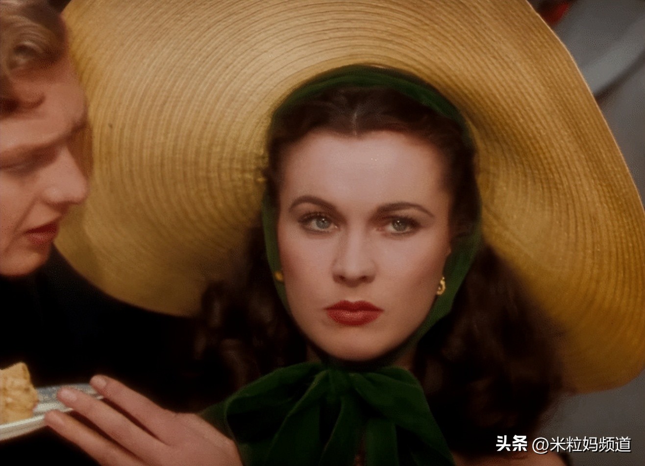 She is the first Chinese "Bond Girl", 30 years earlier than Michelle ...