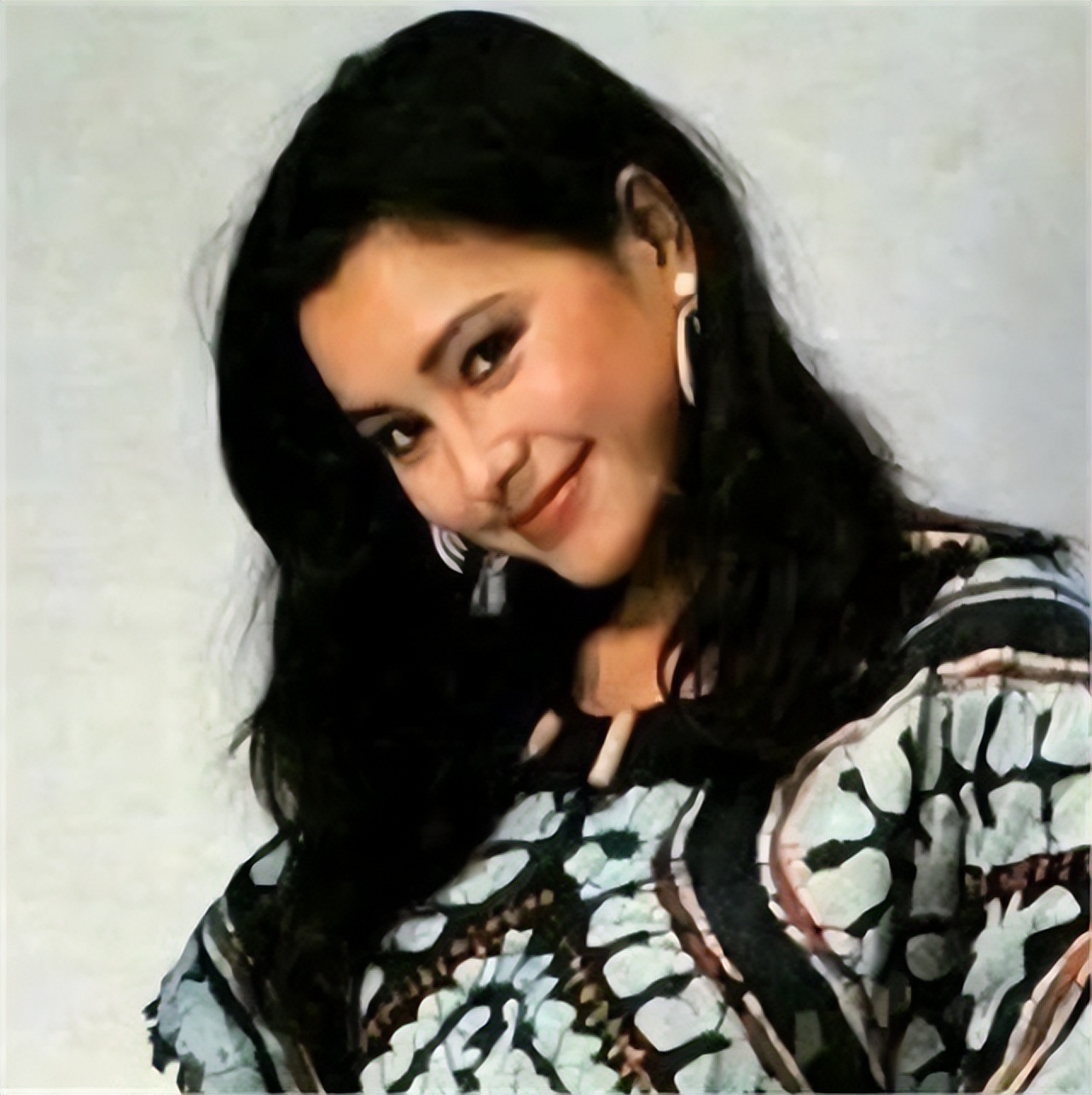 Actress Zhang Xiaomin, who played Soong Ching Ling, and Ge You are also ...