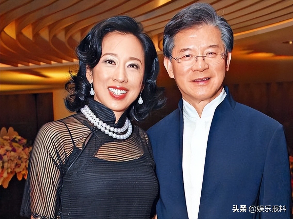 After Zhu Lingling embraced her new grandson, the rich husband rarely ...
