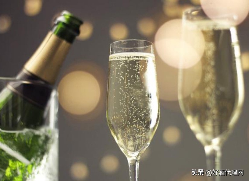 How does light sparkling wine differ from traditional sparkling wine ...