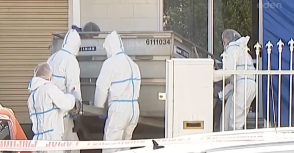 Container treasure hunt opened to the killer, the suitcase inside the ...