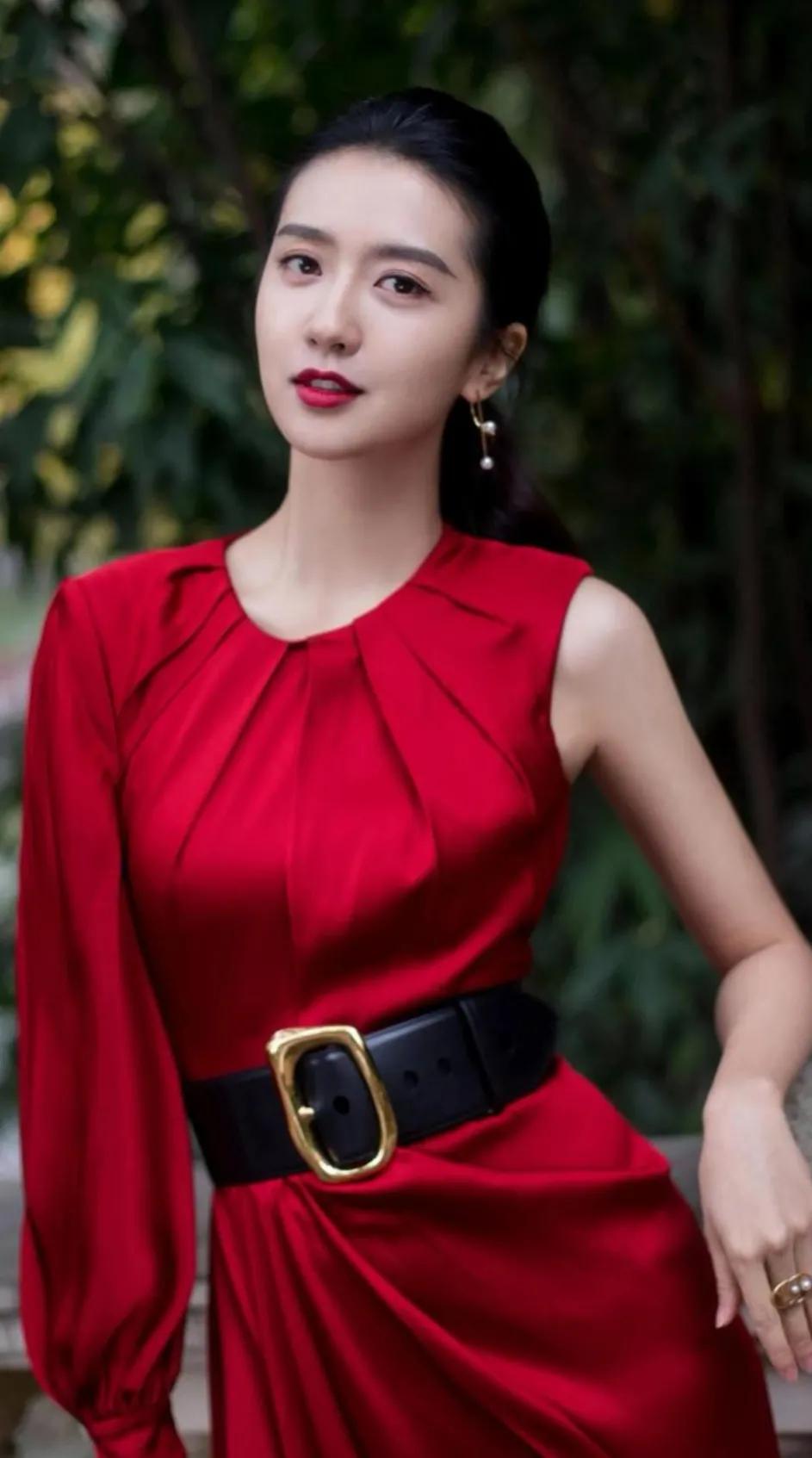 Xu Lingyue & Kan Qingzi stunning pictures - iMedia