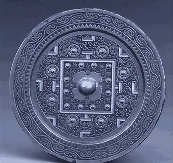 What are the characteristics of the decorative patterns on the bronze ...