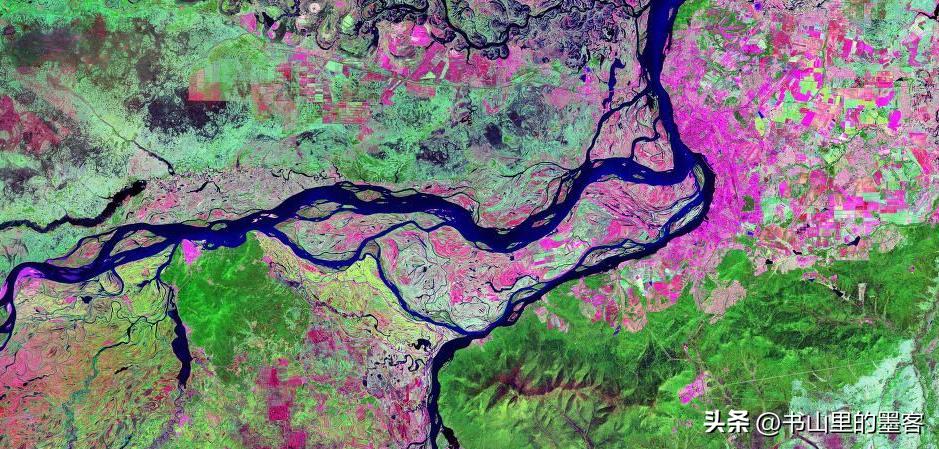 The Rise of the "Cairo Delta": The Impact of Arabization and ...