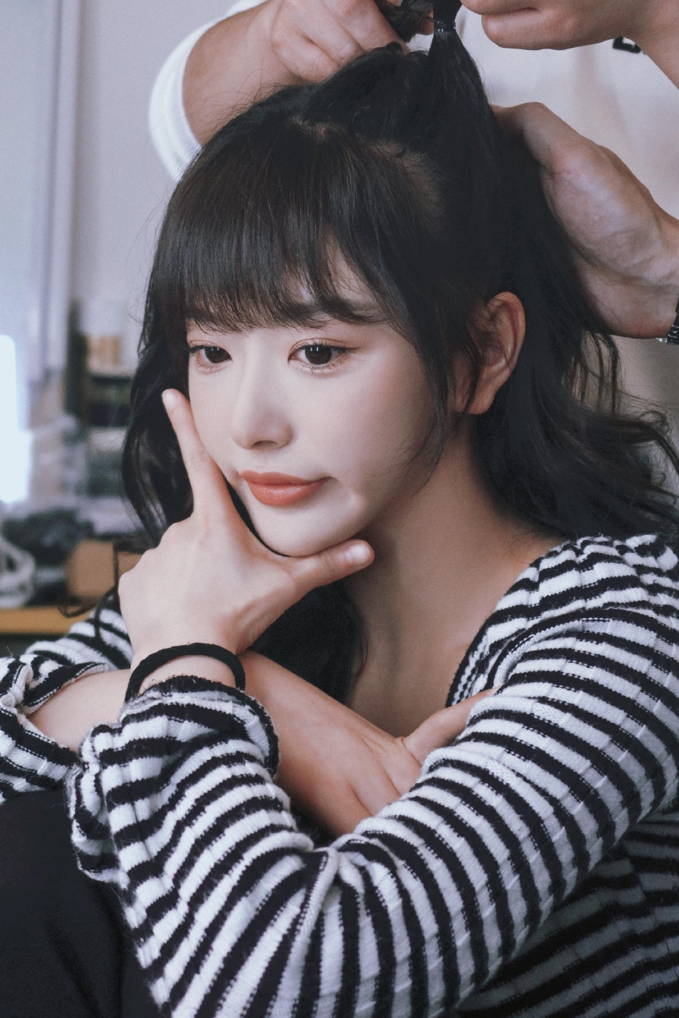 Kong Xueer's work highlights, delicate makeup and mirror comparison - iNEWS