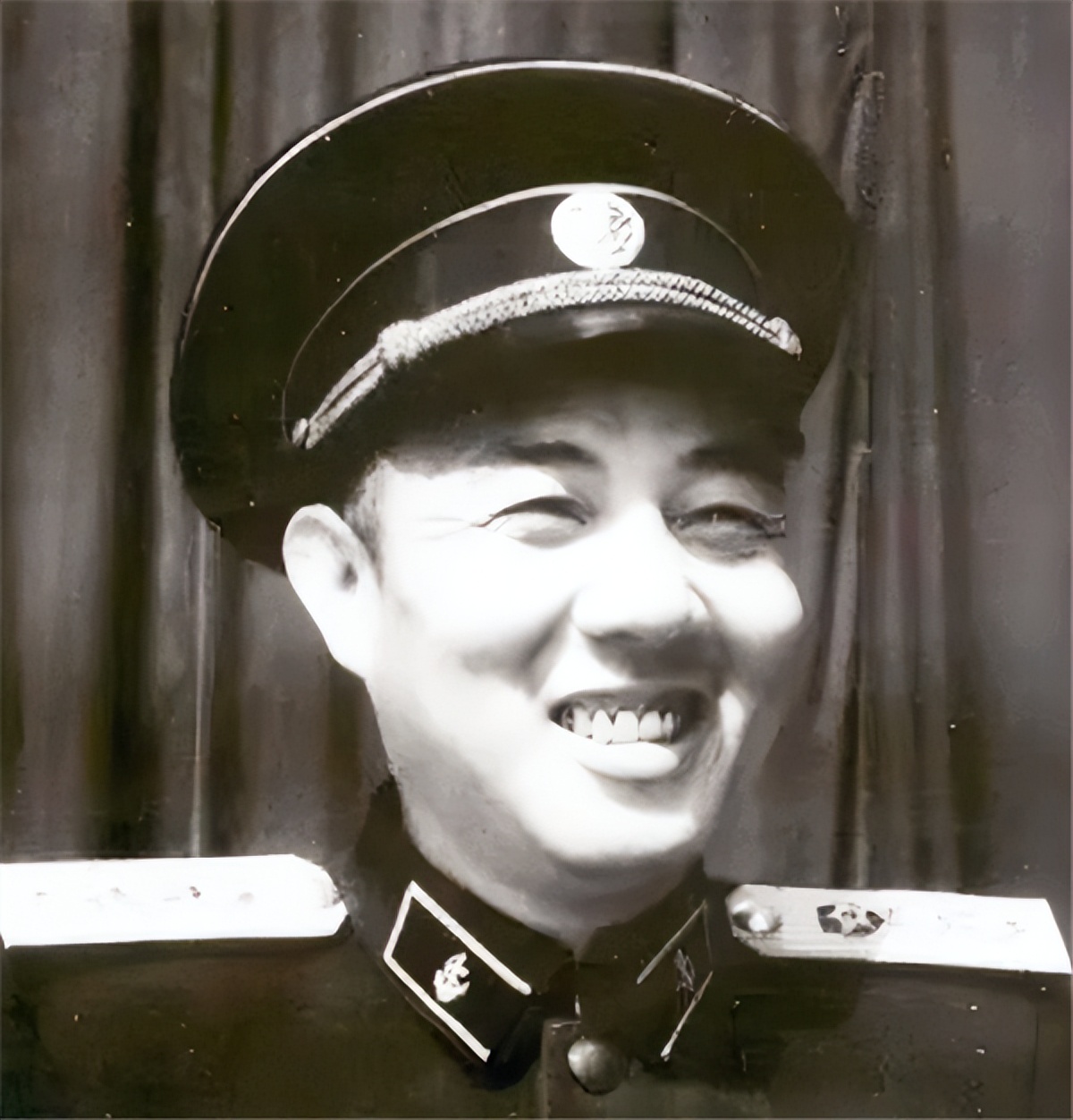 Su Zhenhua was forced to divorce in 1959 and raised 6 children alone ...