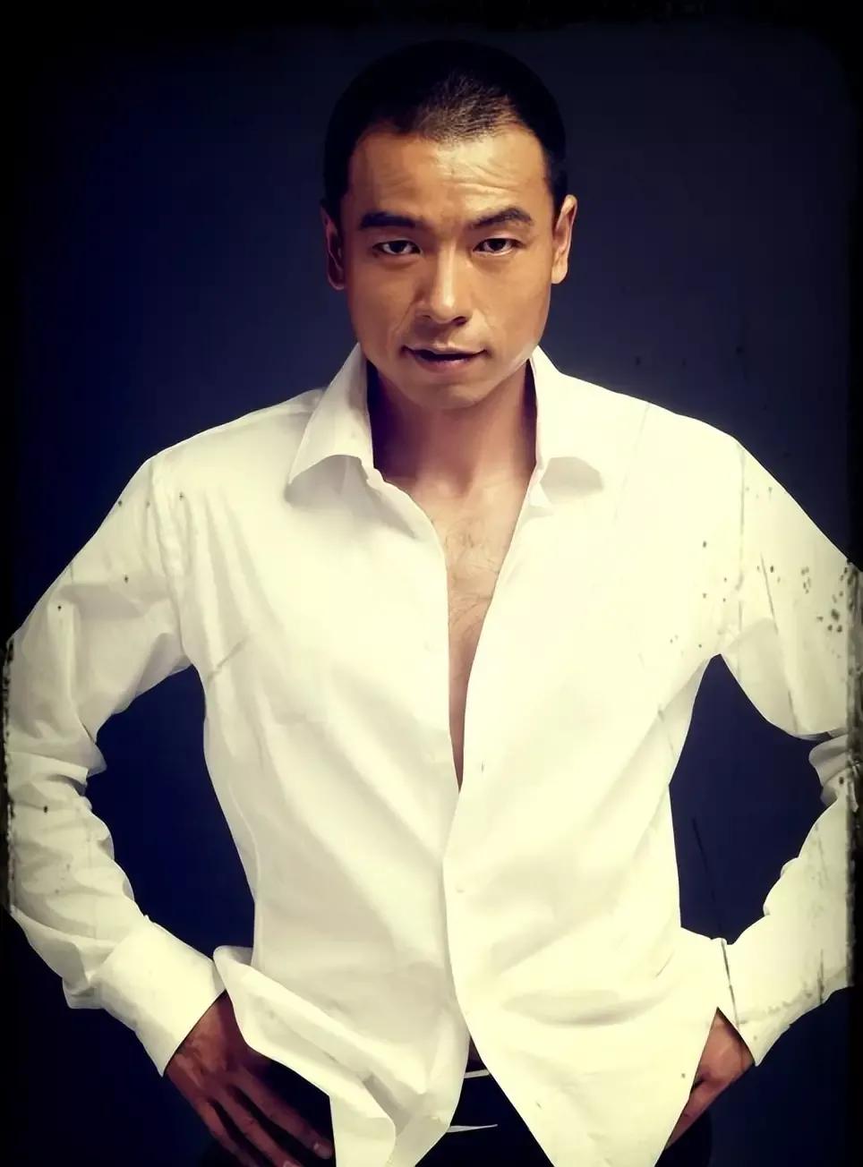 Wang Ting: A professional hero, broke with his father for filming, married his young wife at the ...