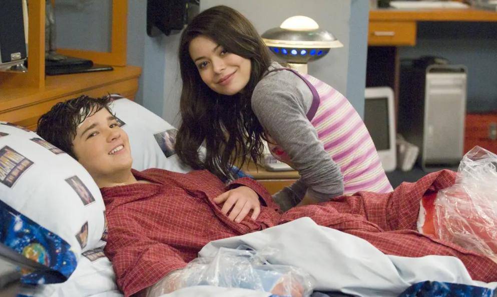 Jokes and friendship run through life, and iCarly presents the world of ...