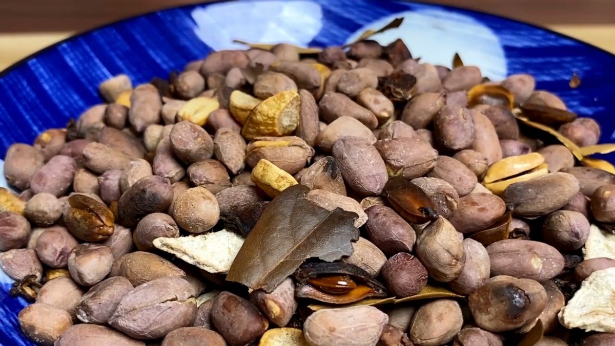 Different ways to eat peanuts, add a handful of garlic, make it simple ...