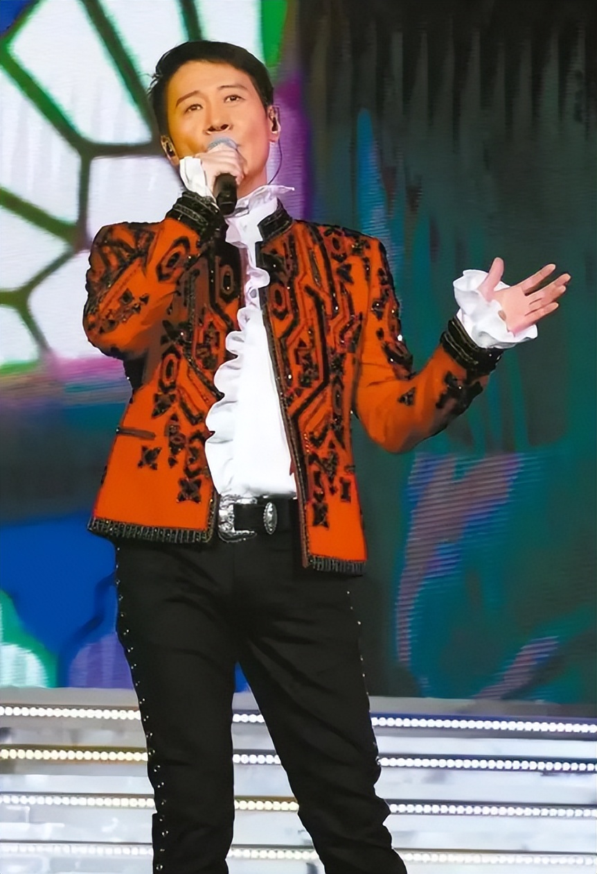 What stimulated Liming? Wearing tight pants and high heels at a young ...