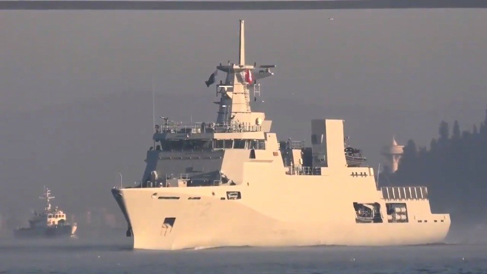 Indian Ocean Patrol, the new Yarmouk-class frigate of the Pakistan Navy ...