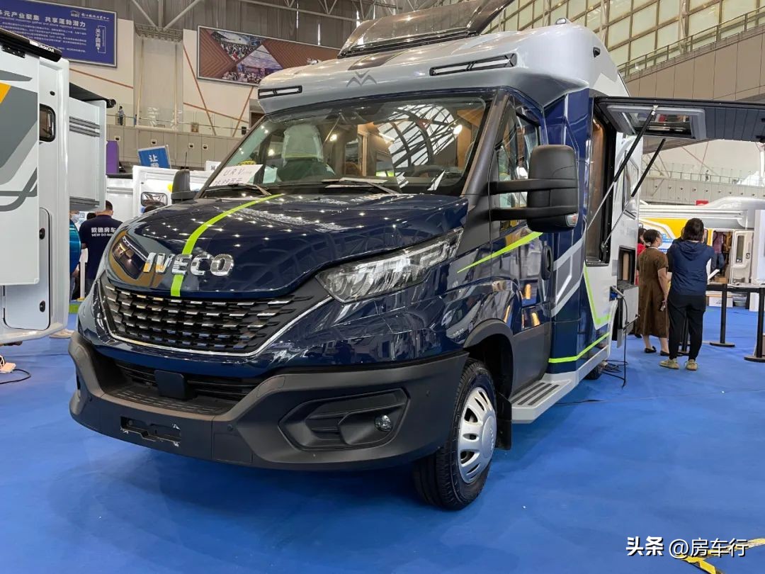 "European wing door" shape, open design, comes with small wings, Dade ...